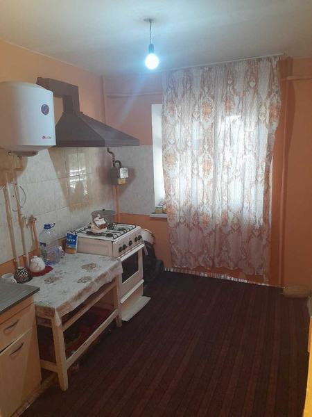 3 xonali kvartira sotiladi
