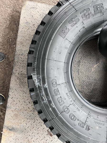 Автошина 12.00R20 PR22 BS28 SAFEHOLDER(Китай]