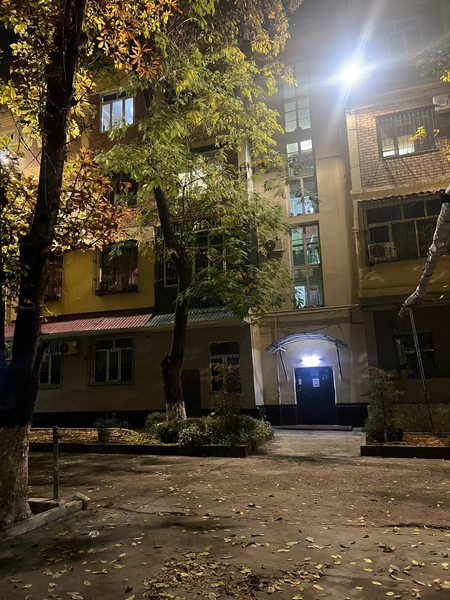 Лабзак 5 комнатная.Квартира 2 уровня .Цена 900 у.е
