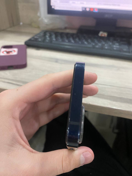 iPhone 12 mini.