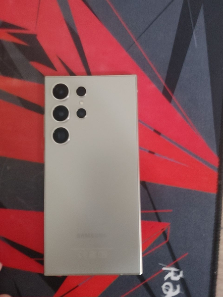 S24 ultra deyarli yangi