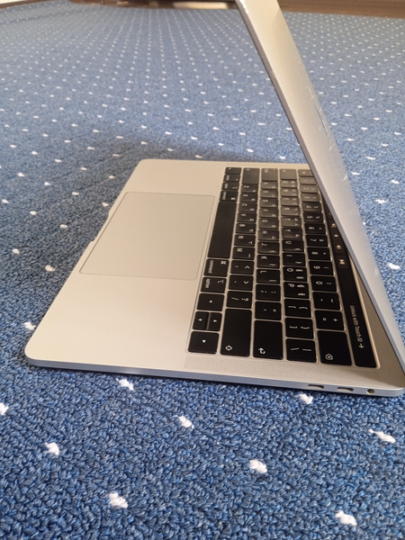 MacBook pro 13 notebook