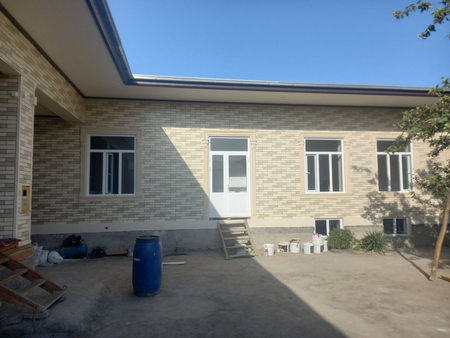 Tiravertin tunikabond