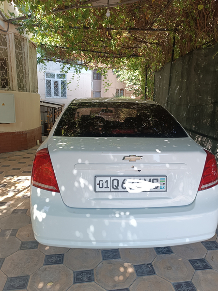 Gentra avtomat sotiladi