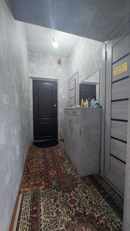 Квартира сотилади 2 хонали 3 хона қилинган. 4 этажка 4 этаж.