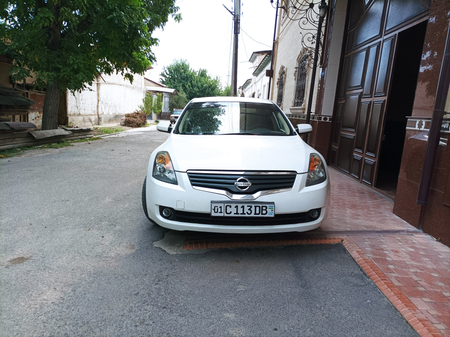 Nissan Altima yili 2008 probegi 377000