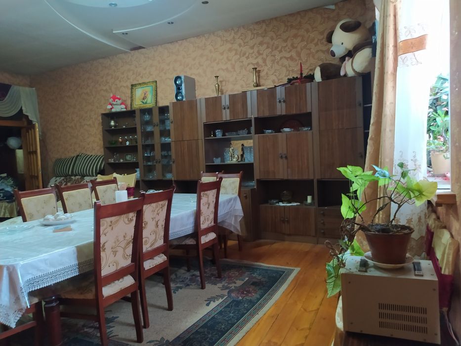 Продаю свой дом - квартиру на земле 184 квадрата.3+ 2 комнаты.Всего 10