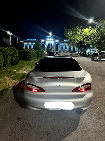 Hyundai Tiburon 2.0L