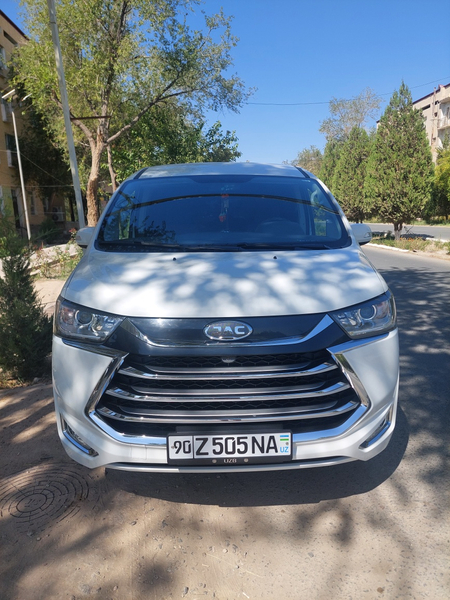 JAC M4 sotiladi.