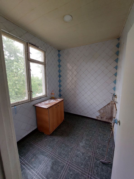 Продаю 2 ком квартира на 3 этаже 4 этажного дома.Авиосозлар 4
