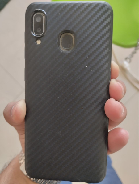 Samsung A20 narxiga arziydigan zor telefon.