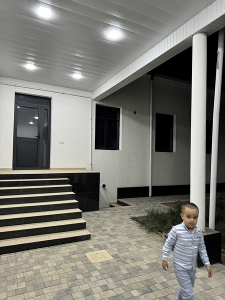 Abdurahmonov 10 maktab yonid 5 sotiq 5 xona