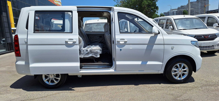 Wuling Hongguang V минивен