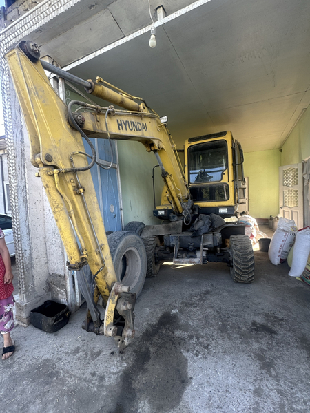 Ekskvator Hyundai sotiladi
