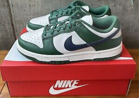 Кроссовки Nike.