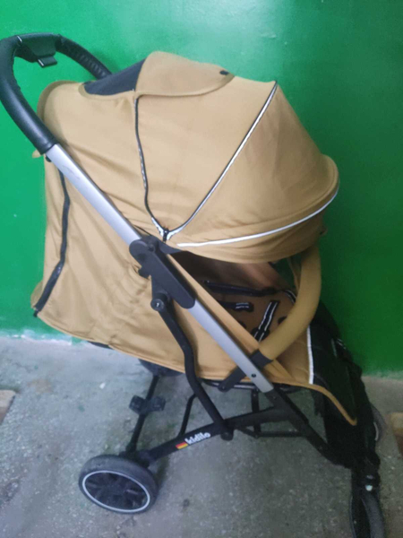 Коляска для малышей