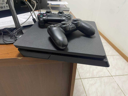 Play station 4 sotiladi