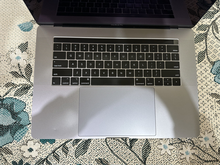 Apple Macbook Pro 15 inch 2018 intel core i7 512gb SSD 16gb RAM