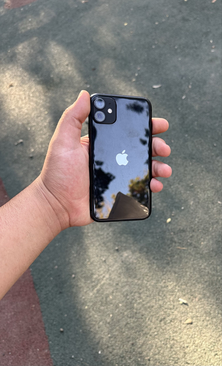 Iphone 11 sotilad xolat yaxsh bez karopka usta kormagan hama joy iwldi