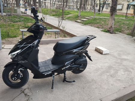 Skuter sotiladi salon yengi