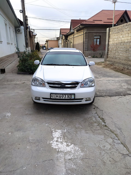 Lasetti sotiladi 8000 dollir