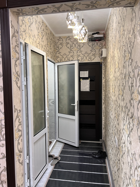 Продается  картира 2+1 комнат Юнусобод 1 етаж