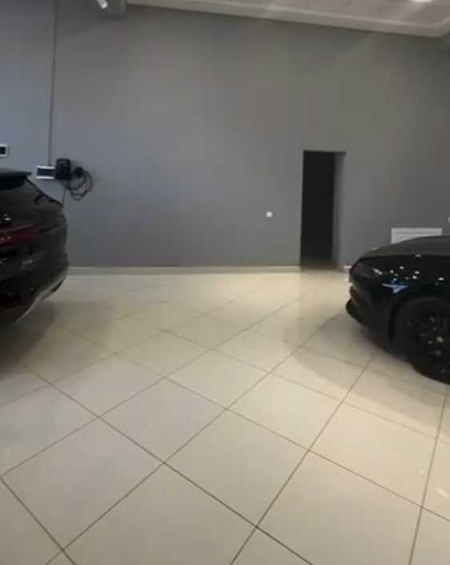 Срочно продаётся 2000 м². коммерческое здание! Автосалон.