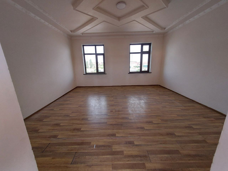 Arendaga ijaraga bino beriladi. 2 etaj.