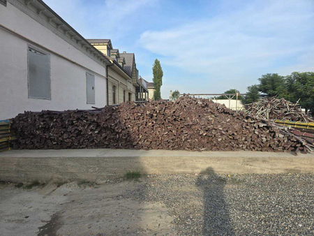 Опалубка и телескопические стойки продается