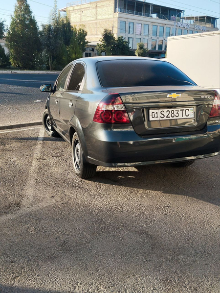 Nexia 3 avtomat sotiladi