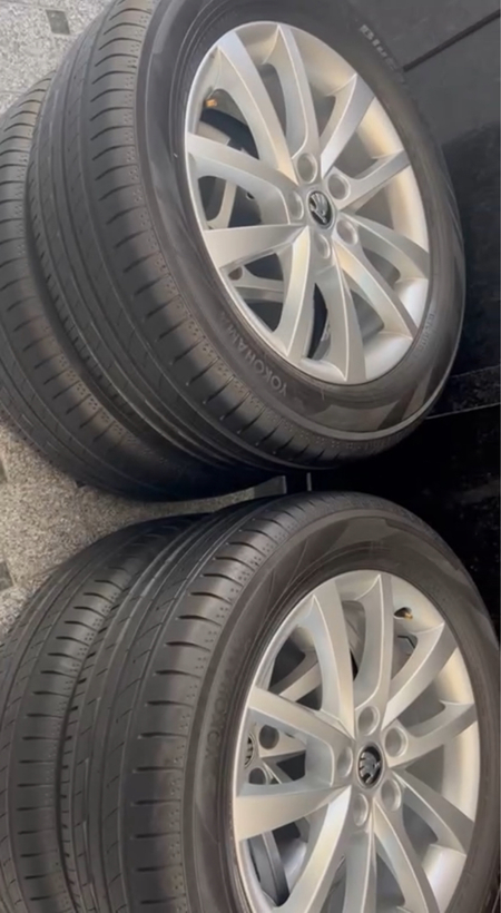 Шины с дисками в комплекте Yokohama, 235/55 R18 новые.