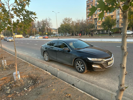 Малибу турбо сотилади 2021 йил,73000 юрган.