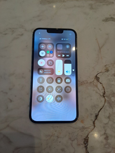 Iphone 13 pro свой в идеальном состоянии царапин нет.