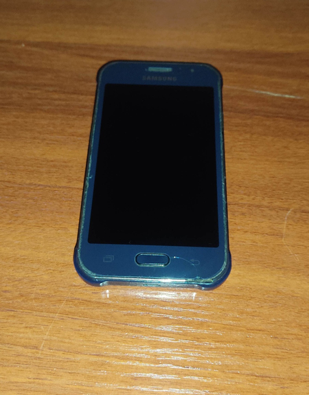 Samsung galaxy J1 ace sotiladi