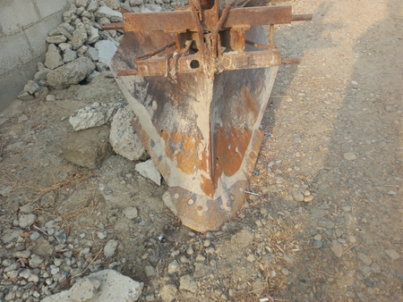 Traktor barcha qóshimcha uskunalari bilan