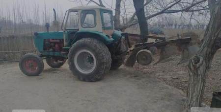 YuMZ traktor sotiladi