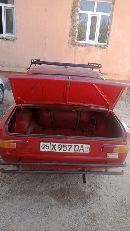Жигули  01 1979 красний