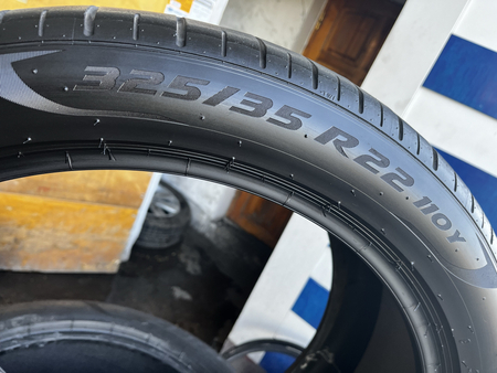 325  35.  R. 22 110 y Pirelli