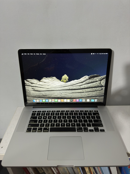Macbook Pro 15inch/i7/16/512/2Nvidia