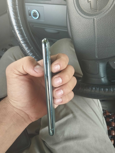 iPhone 11 pro sotiladi