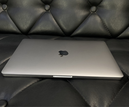 Apple MacBook Pro 2018 года в идеальном состоянии