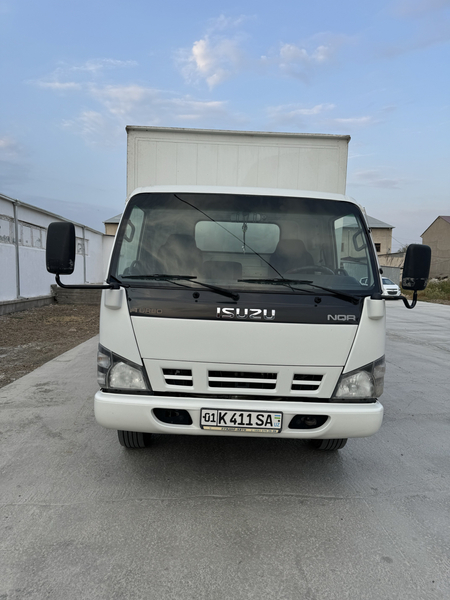 Isuzu сотилади. Ажойиб таклиф