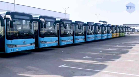 Samarqnda Avtobuslari ichki qismida reklamaНа Самарканде внутри Автобу