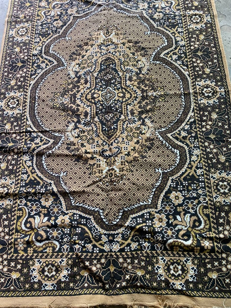 Gilam holati yahshi 3/2 metr