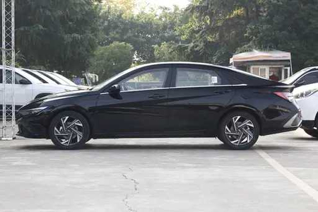 Hyundai Elantra Lux 1.5L 2023