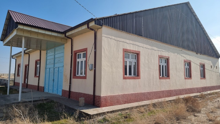 Ҳовли уй сотилади