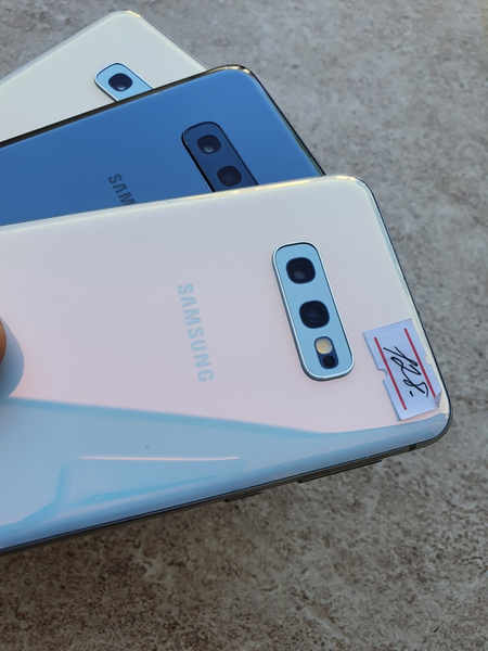 Samsung Galaxy S10e DUOS. OzU 6 GB. Hotira 128 GB. Garantya beriladi
