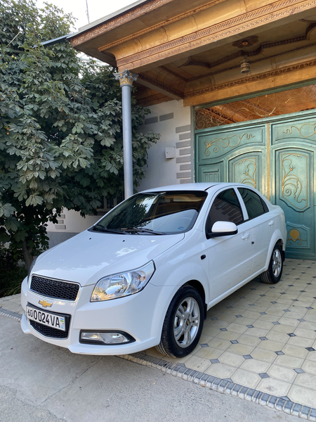 Nexia r3.   Sotiladi