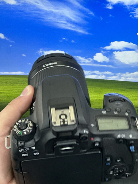 Canon EOS 77D 18-55mm STM