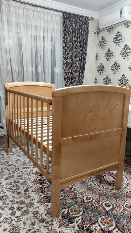Детская кровать (деревянная)